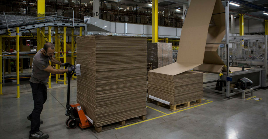 How to Safely Operate a Pallet Jack